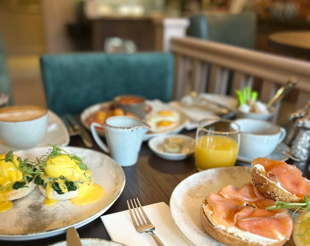 Dining – Country Hotel